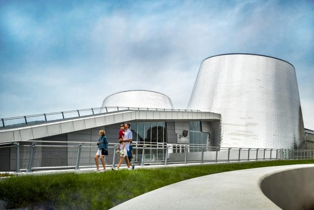 What is Espace pour la vie? | Space for life